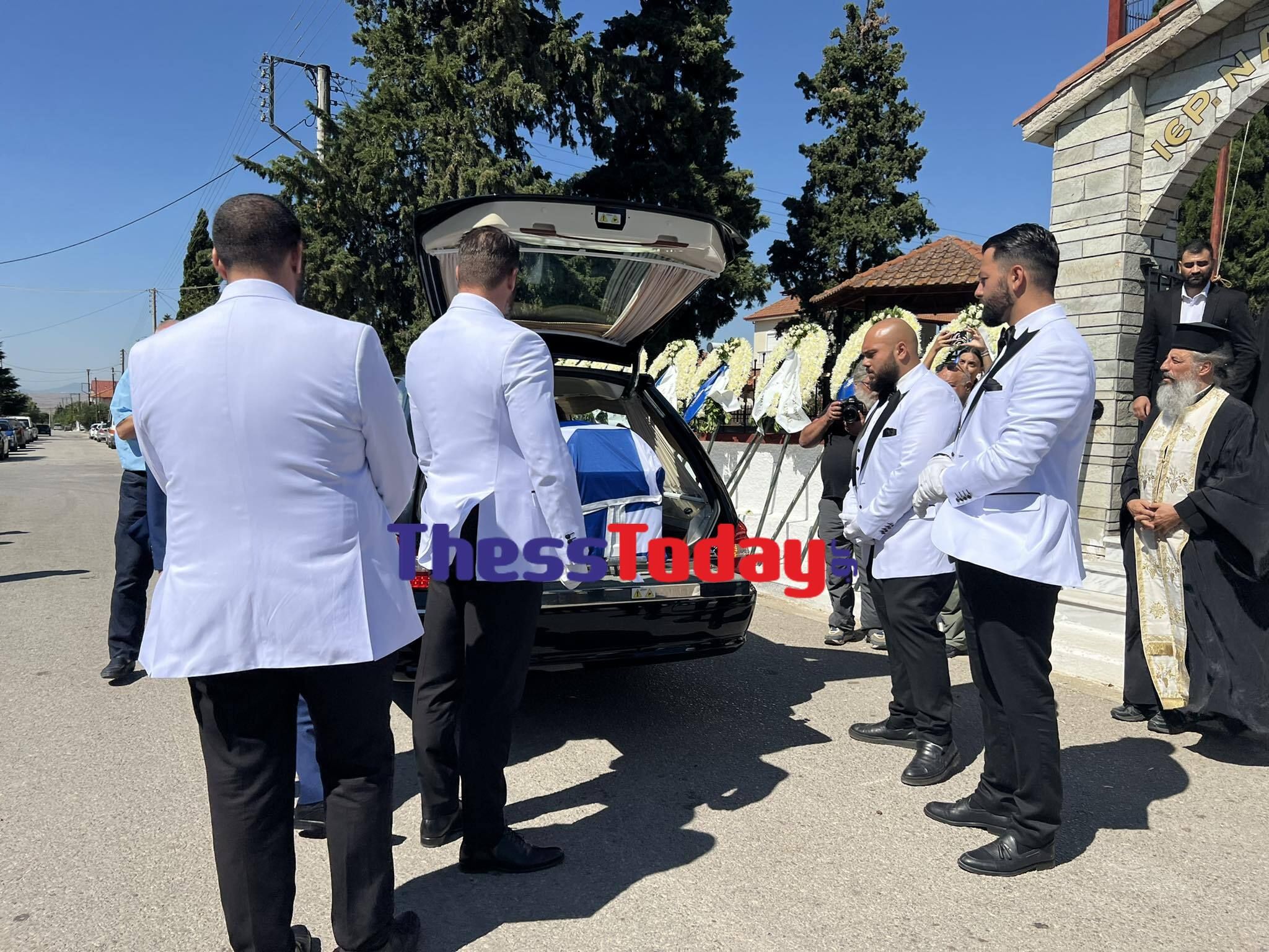Θρήνος στο τελευταίο αντίο στον ήρωα ανθυποσμηναγό Περικλή Στεφανίδη ...