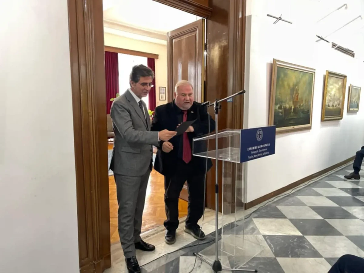 ΠΑΡΟΥΣΙΑΣΤΗΚΕ ΤΟ ΛΕΥΚΩΜΑ «ΥΠΟΓΡΑΦΕΣ ΜΕ ΣΠΑΘΙ» ΤΟΥ ΠΕΤΡΟΥ ΚΑΣΙΜΑΤΗ ...